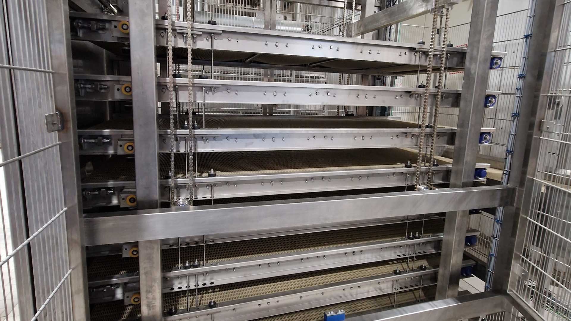 Space-optimized bread unloading with efficiency: LAGO Paternoster Rack ...